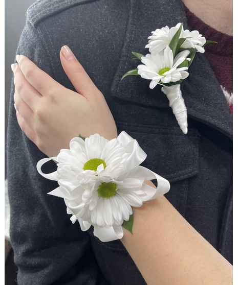 Broadneck Ball - Simply Daisies Boutonniere | Baltimore - Annapolis (MD ...
